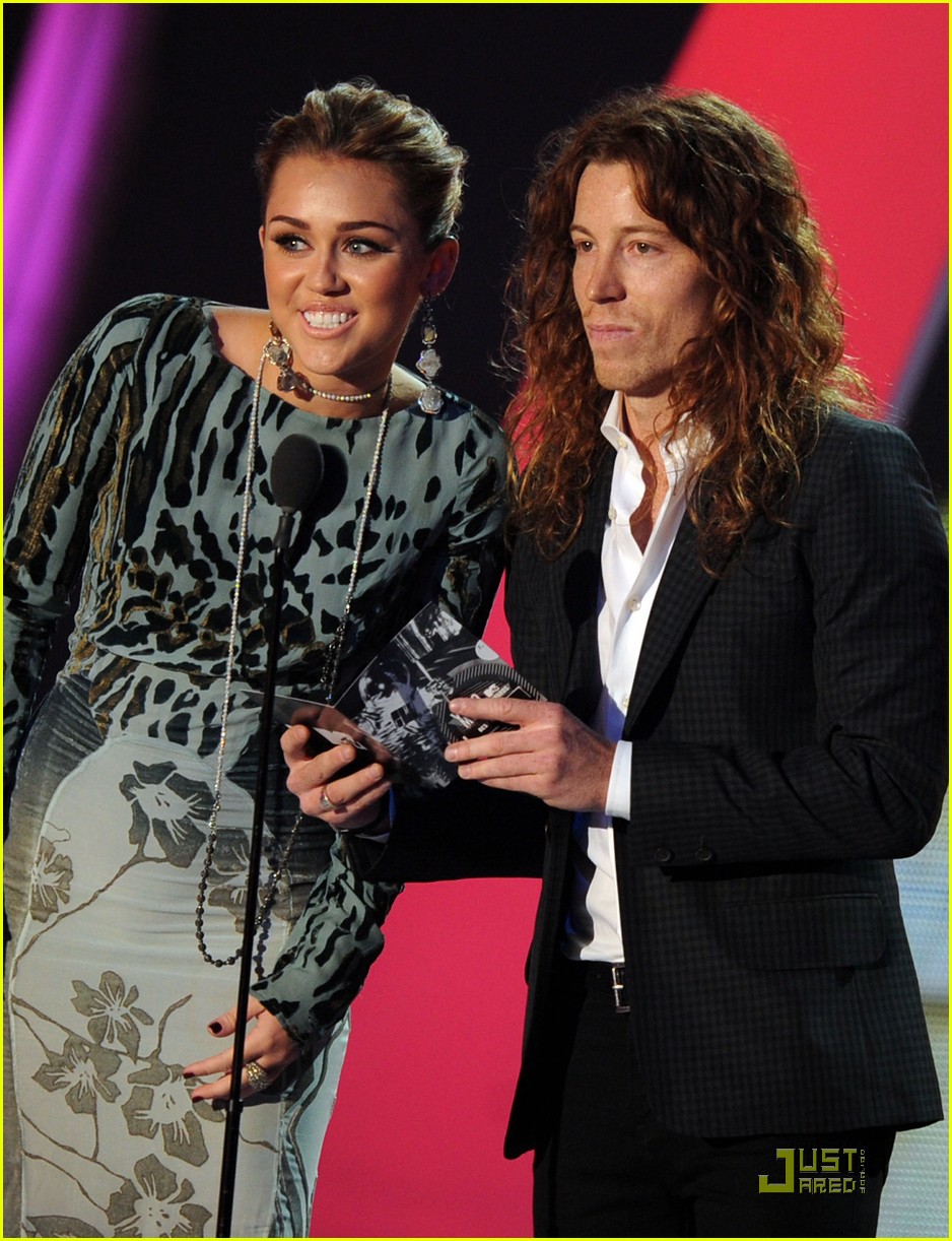 Miley Cyrus -- MTV VMAs 2011 | Photo 433779 - Photo Gallery | Just ...
