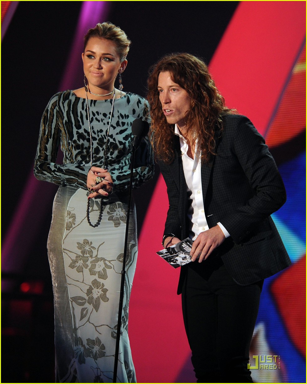 Miley Cyrus -- MTV VMAs 2011 | Photo 433781 - Photo Gallery | Just ...