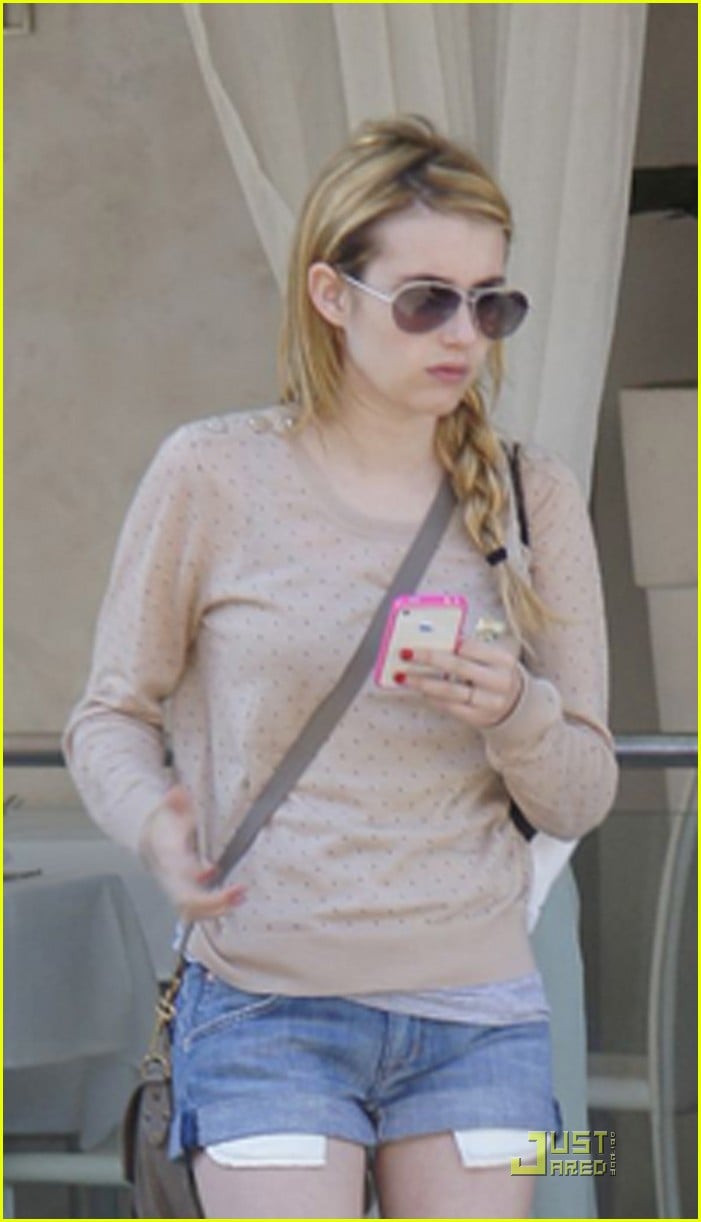 Full Sized Photo of emma roberts restaurant 02 | Emma Roberts: Beverly ...