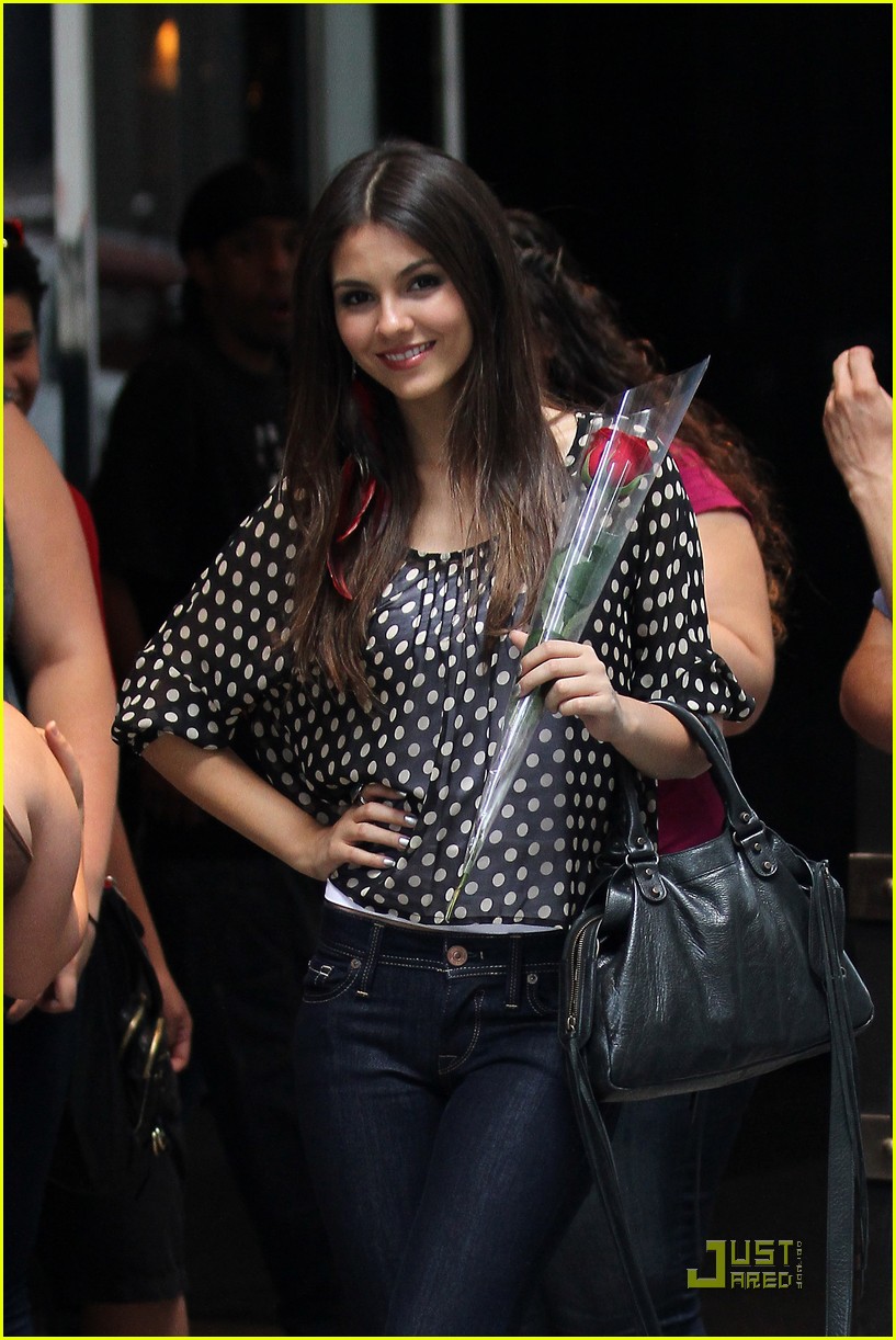 Victoria Justice 'Dots' Up New York City | Photo 433588 - Photo Gallery ...