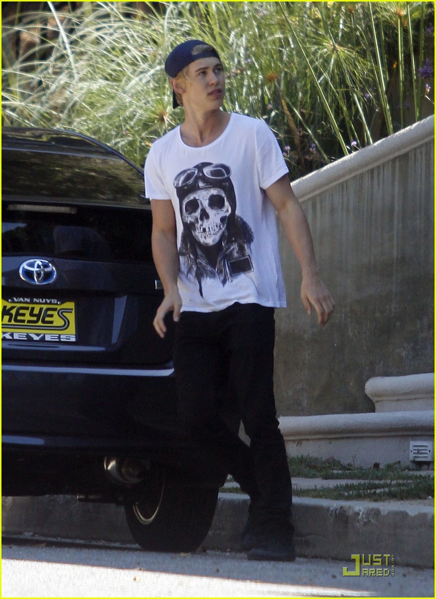 Austin Butler: Vanessa Hudgens House Visit! | Photo 437479 - Photo ...