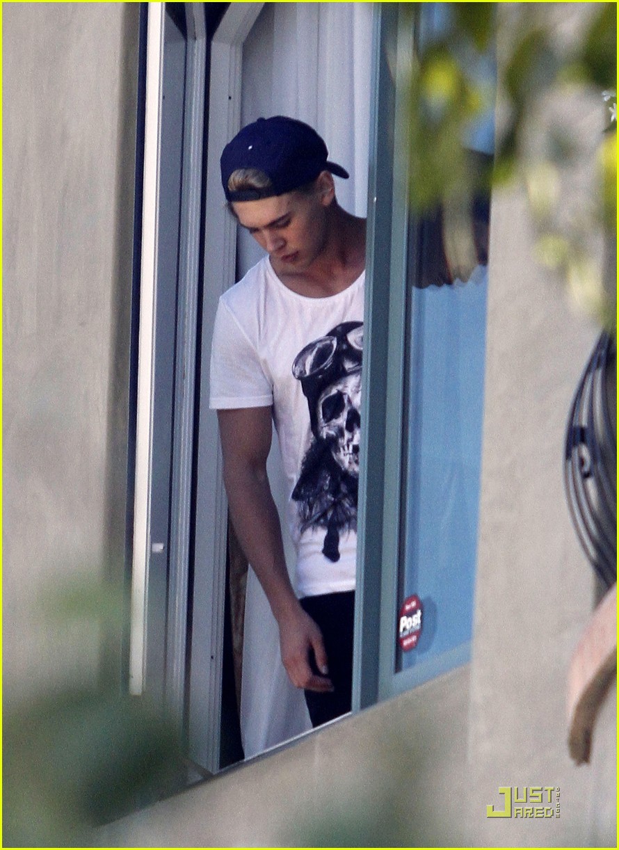 Austin Butler: Vanessa Hudgens House Visit! | Photo 437482 - Photo ...