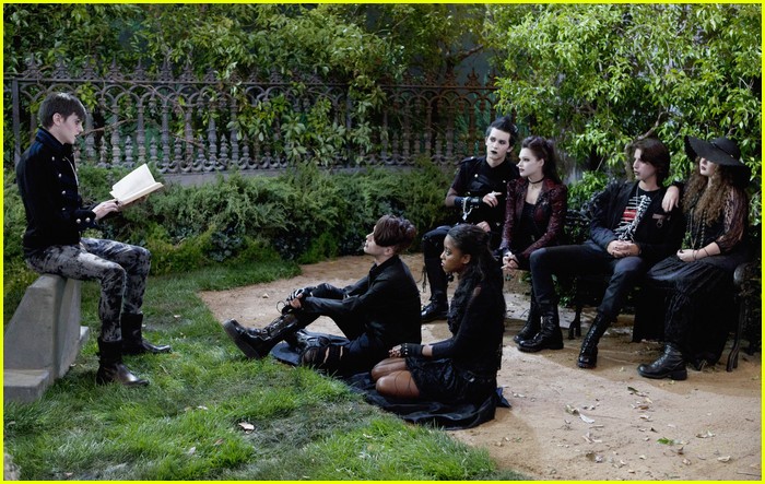 Jason Dolley Goes Goth on 'Good Luck Charlie'! | Photo 439637 - Photo ...