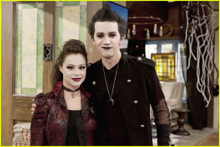 Jason Dolley Goes Goth on 'Good Luck Charlie'! | Photo 439640 - Photo ...