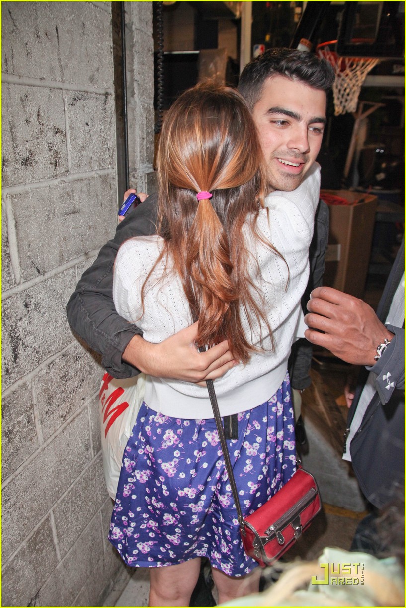 Joe Jonas: Hugs From Fans in NYC! | Photo 435180 - Photo Gallery | Just ...