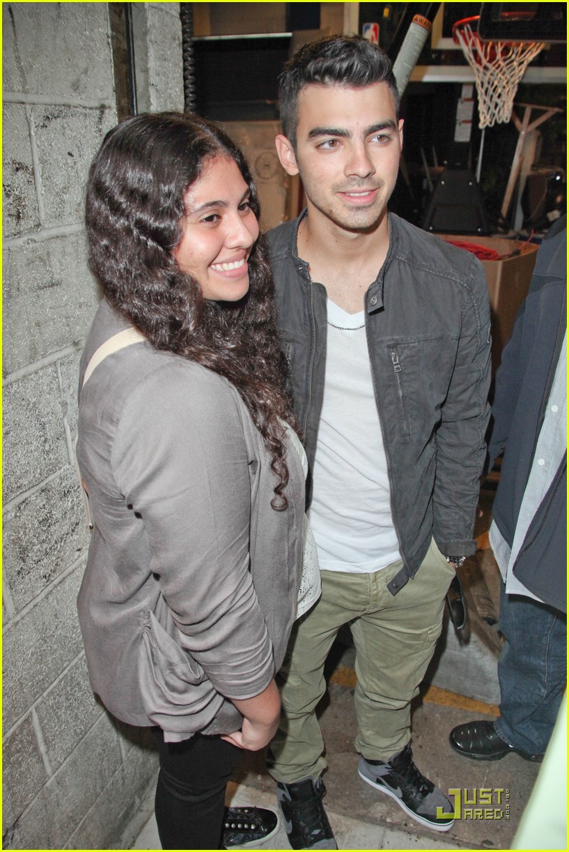 Joe Jonas: Hugs From Fans in NYC! | Photo 435181 - Photo Gallery | Just ...