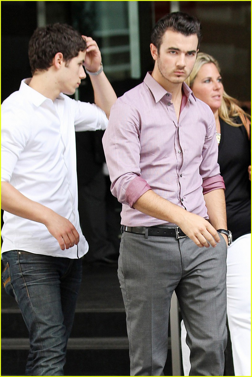 Nick & Kevin Jonas: Smiling Siblings! | Photo 435296 - Photo Gallery ...