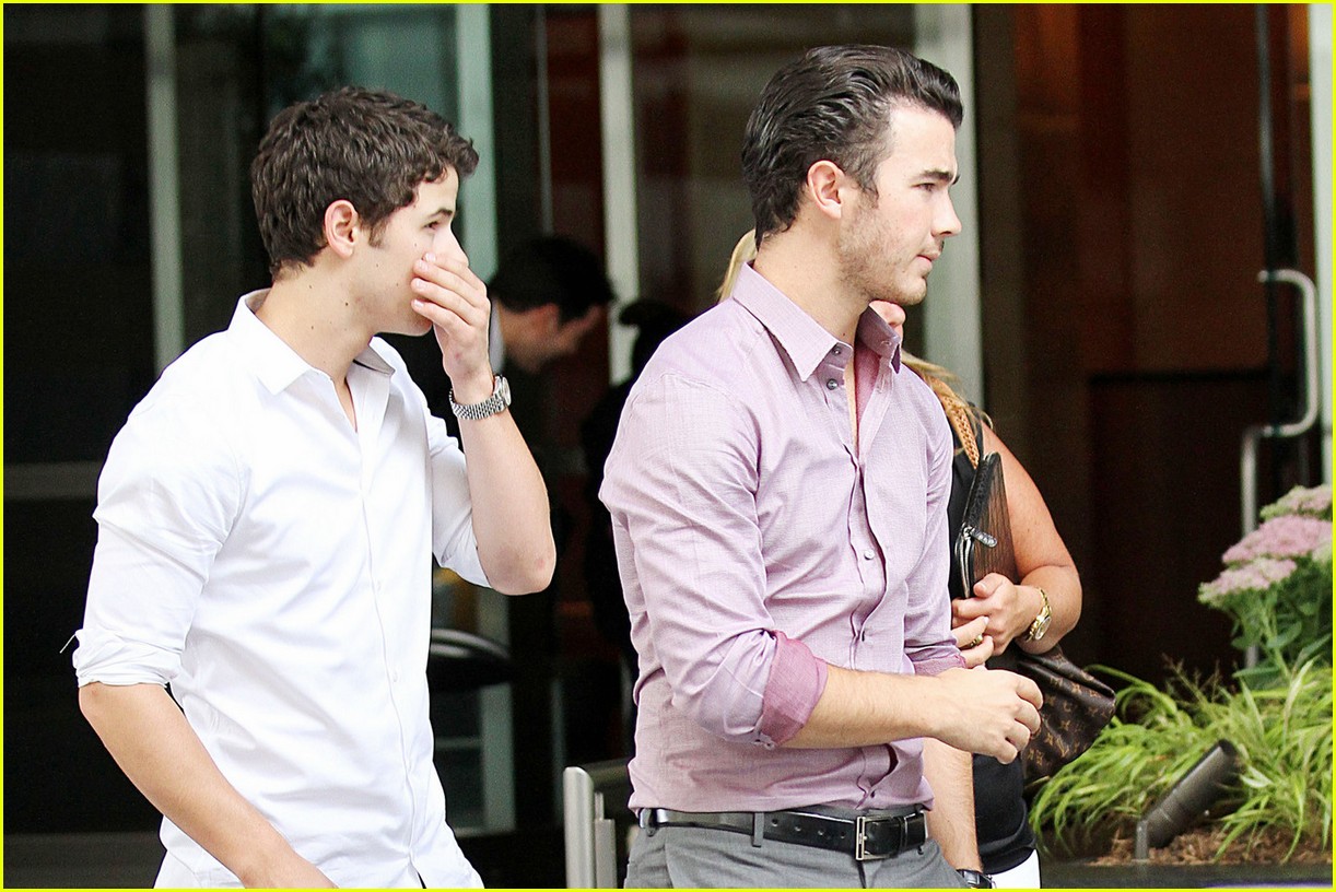 Nick & Kevin Jonas: Smiling Siblings! | Photo 435303 - Photo Gallery ...