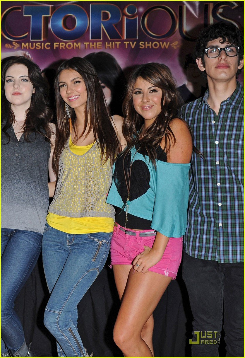 Full Sized Photo of victoria justice universalcity 04 | Victoria ...