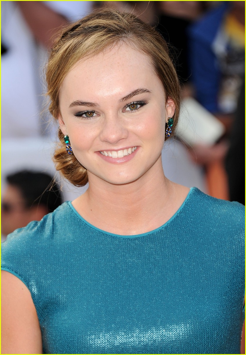 Madeline Carroll: 'Machine Gun Preacher' Premiere at TIFF 2011 | Photo ...