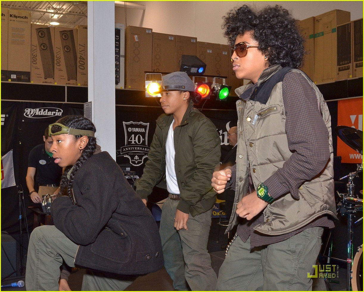 Mindless Behavior: Hello Fans in Philly! | Photo 437921 - Photo Gallery ...