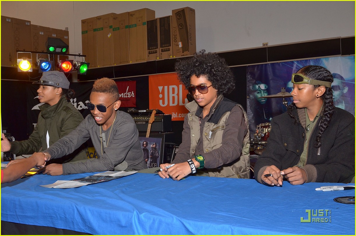 Mindless Behavior: Hello Fans in Philly! | Photo 437925 - Photo Gallery ...
