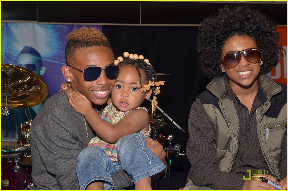 Mindless Behavior: Hello Fans in Philly! | Photo 437929 - Photo Gallery ...