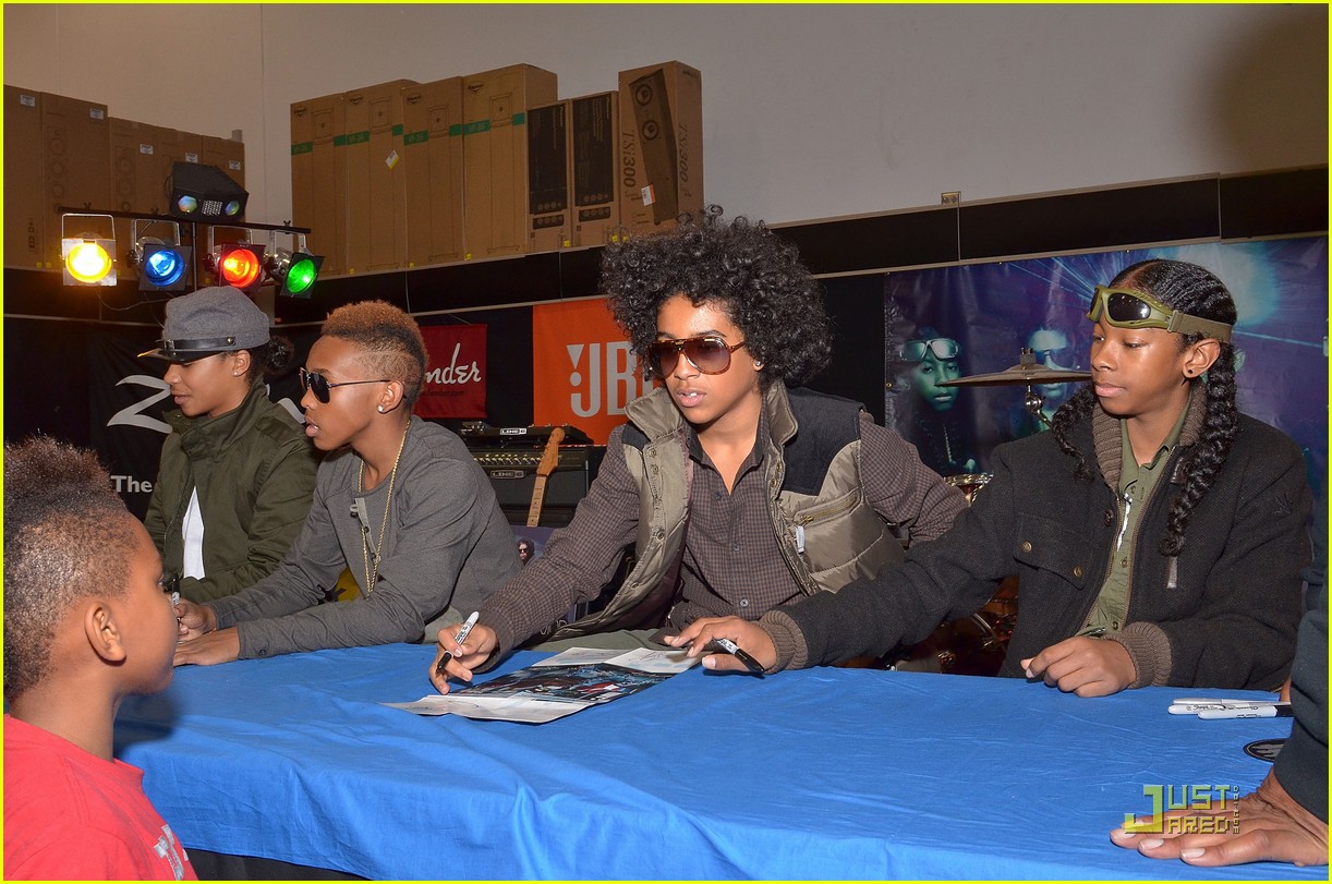 Mindless Behavior: Hello Fans in Philly! | Photo 437932 - Photo Gallery ...