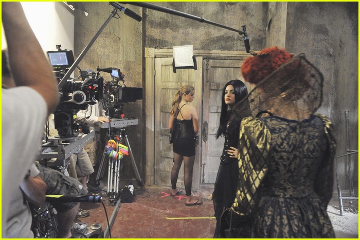 Pretty Little 'Halloween' Liars -- PICS & Promo! | Photo 439093 - Photo ...