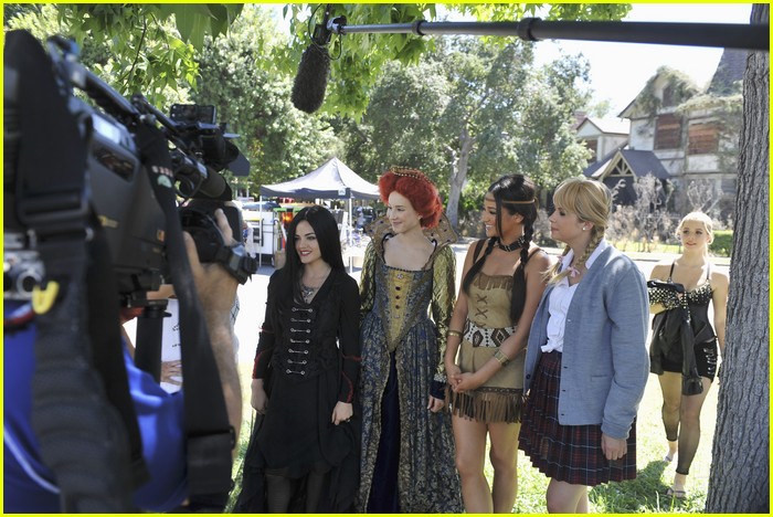Pretty Little 'Halloween' Liars -- PICS & Promo! | Photo 439095 - Photo ...