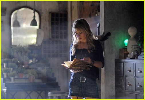 Britt Robertson & Thomas Dekker: Who Is Heather? | Photo 439442 - Photo ...