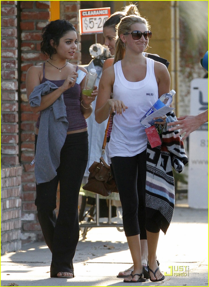 Vanessa Hudgens & Ashley Tisdale: Workout with Austin Butler! | Photo ...