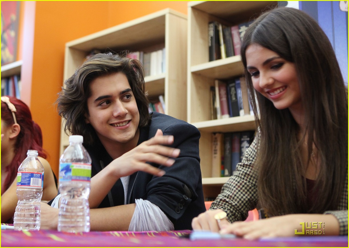 Victorious Cast: Signing in Washington, D.C.! | Photo 438252 - Photo ...