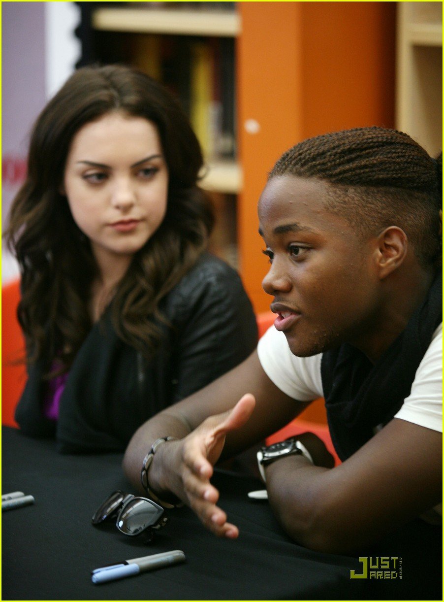 Victorious Cast: Signing in Washington, D.C.! | Photo 438255 - Photo ...