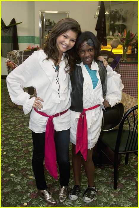Zendaya & Cody Simpson: More 'PrankStars' Pics! | Photo 437754 - Photo ...