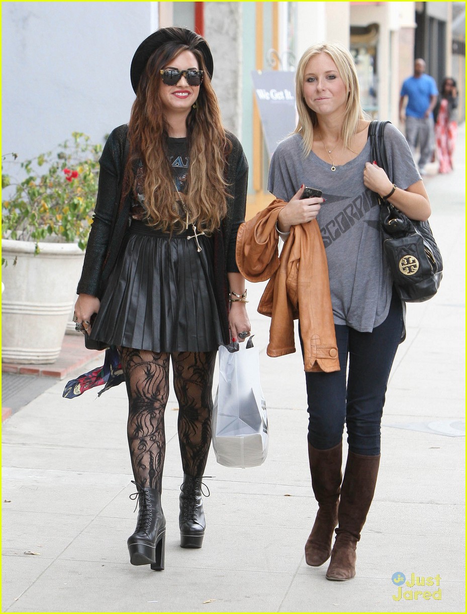 Demi Lovato: Urban Shopper | Photo 440675 - Photo Gallery | Just Jared Jr.