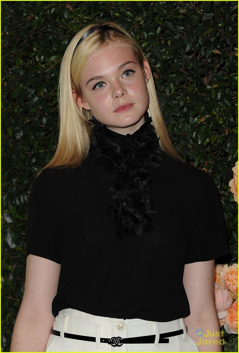 Elle Fanning: Barbie Calendar Collector! | Photo 444733 - Photo Gallery ...