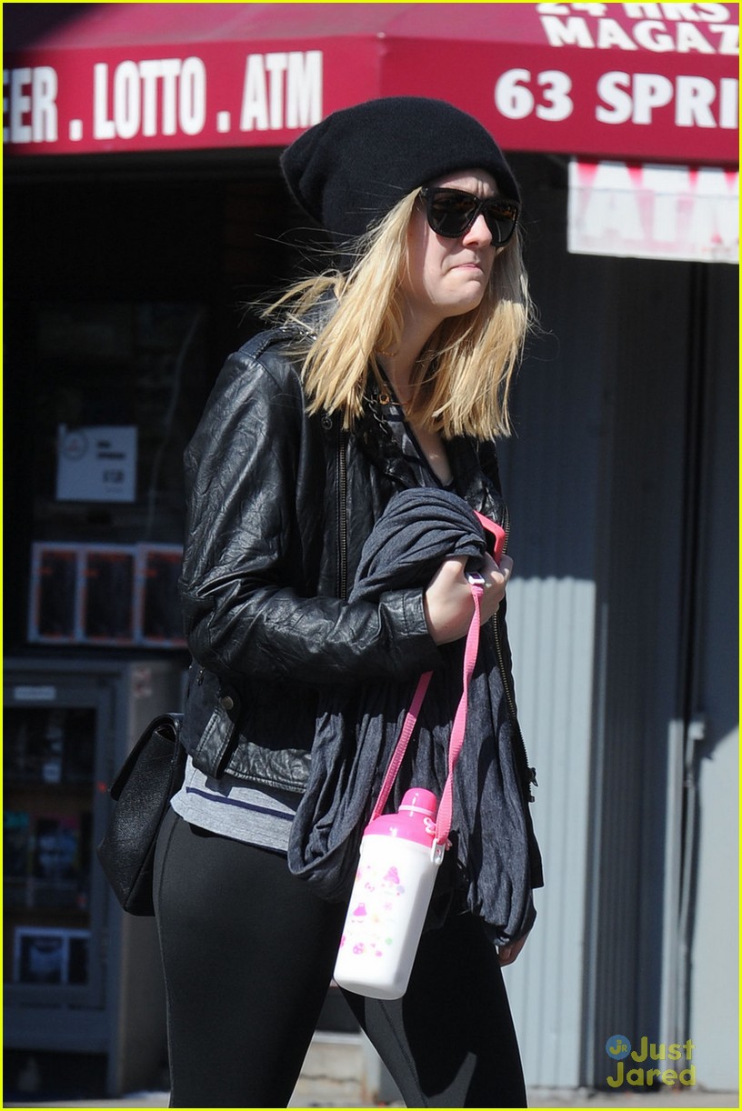 Dakota Fanning: Sun Squints | Photo 440829 - Photo Gallery | Just Jared Jr.