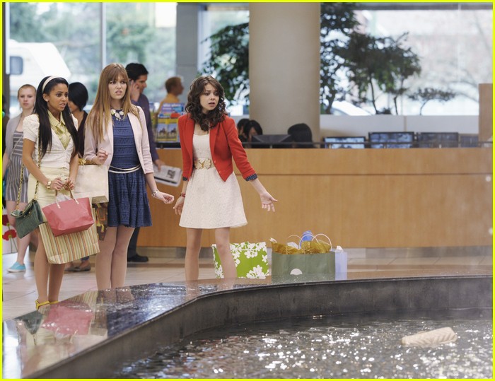 Matt Prokop & Sarah Hyland: 'Geek Charming' Premieres Nov 11th! | Photo ...