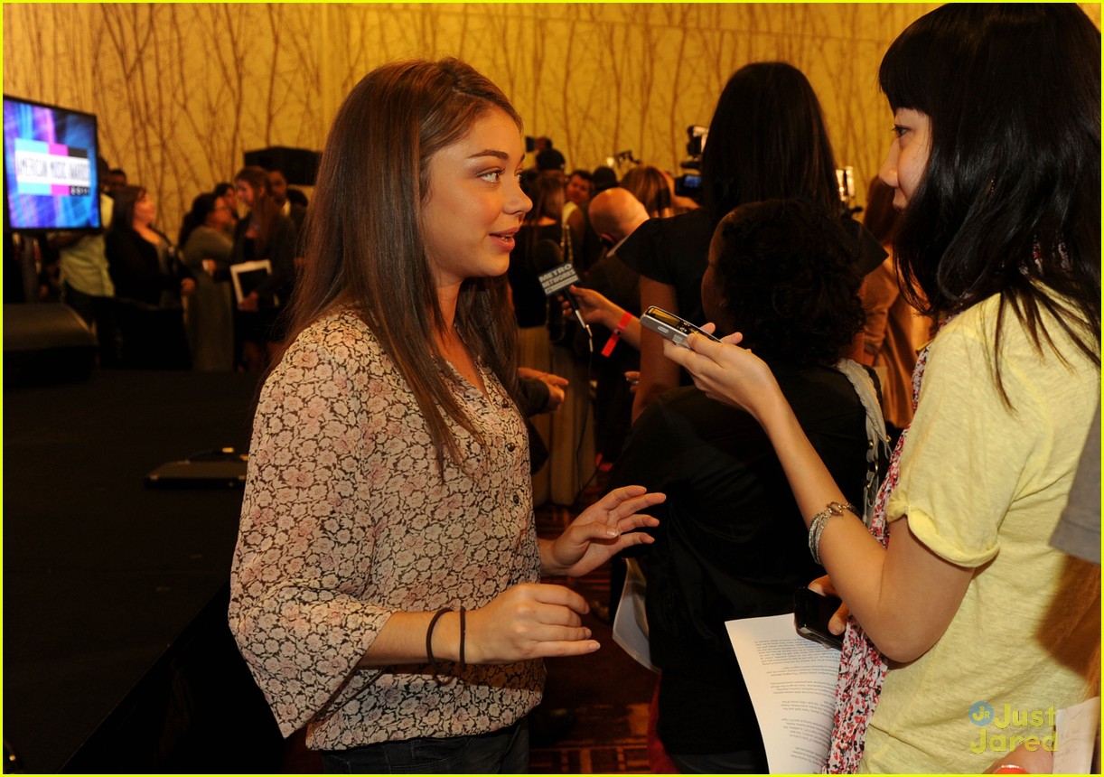 Sarah Hyland & Mitchel Musso: AMA Nominees Conference! | Photo 441774 ...