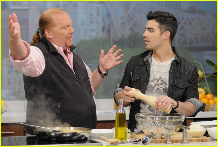 Joe Jonas 'Chew's It Up | Photo 441057 - Photo Gallery | Just Jared Jr.