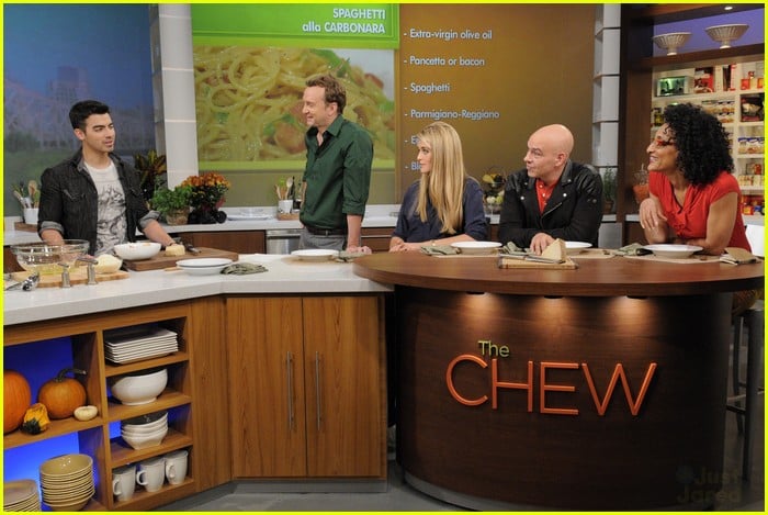 Joe Jonas 'Chew's It Up | Photo 441058 - Photo Gallery | Just Jared Jr.