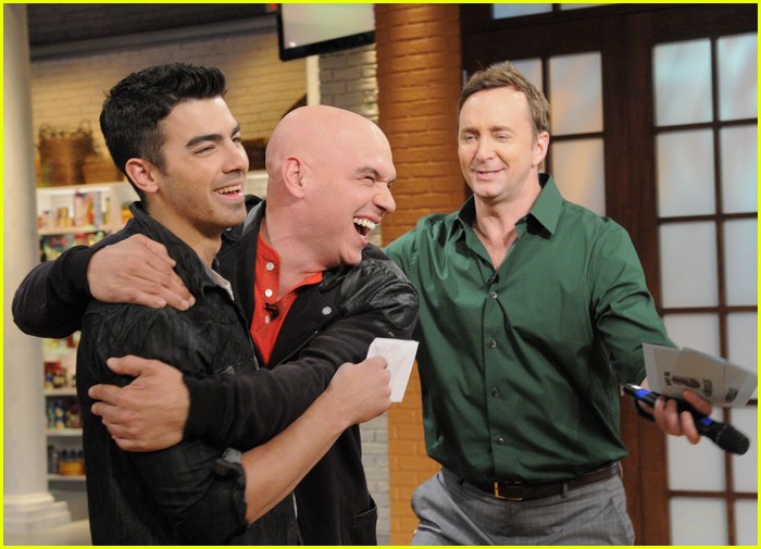 Joe Jonas 'Chew's It Up | Photo 441059 - Photo Gallery | Just Jared Jr.