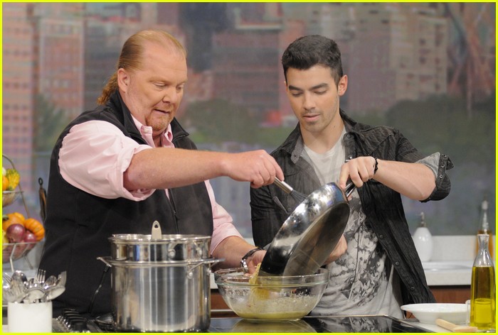 Joe Jonas 'Chew's It Up | Photo 441060 - Photo Gallery | Just Jared Jr.