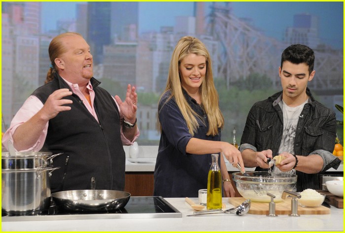 Joe Jonas 'Chew's It Up | Photo 441064 - Photo Gallery | Just Jared Jr.