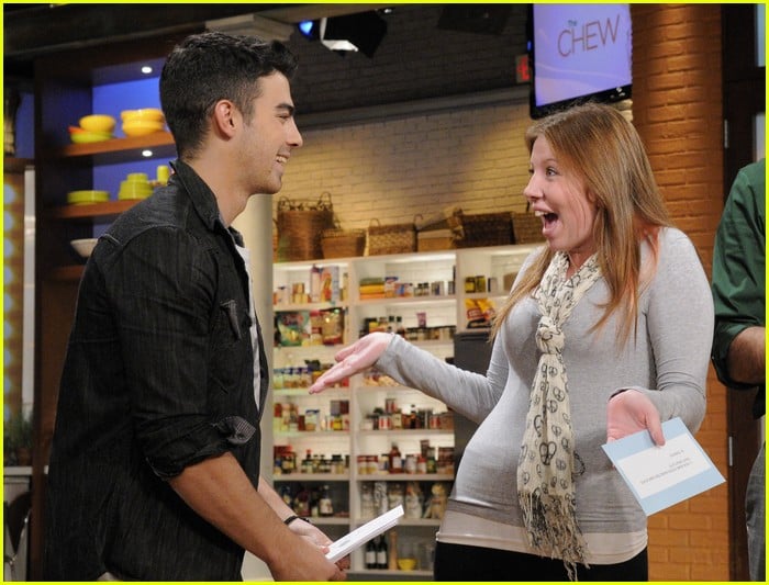 Joe Jonas 'Chew's It Up | Photo 441066 - Photo Gallery | Just Jared Jr.