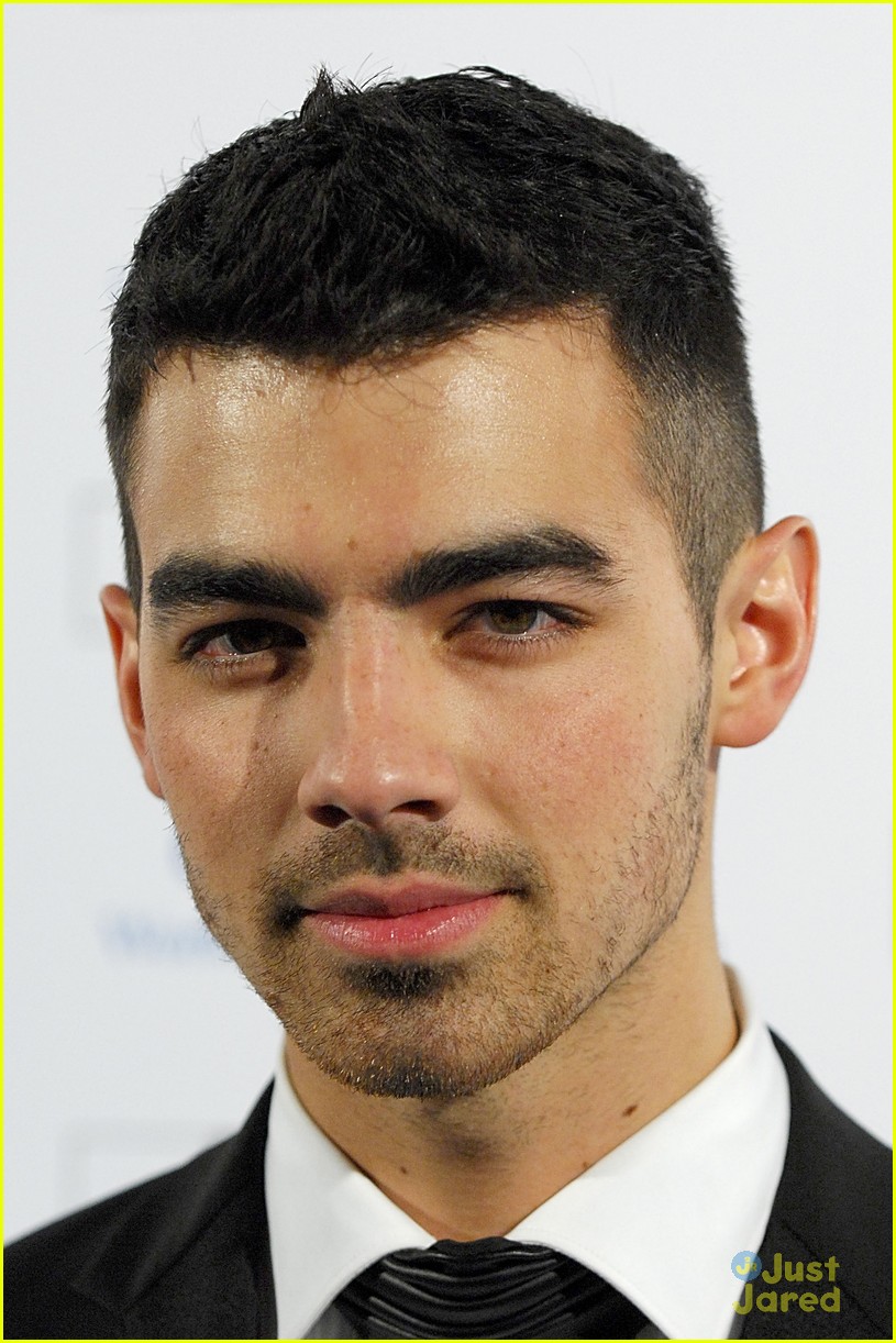 Joe Jonas Supports Elton John AIDS Foundation | Photo 444928 - Photo ...