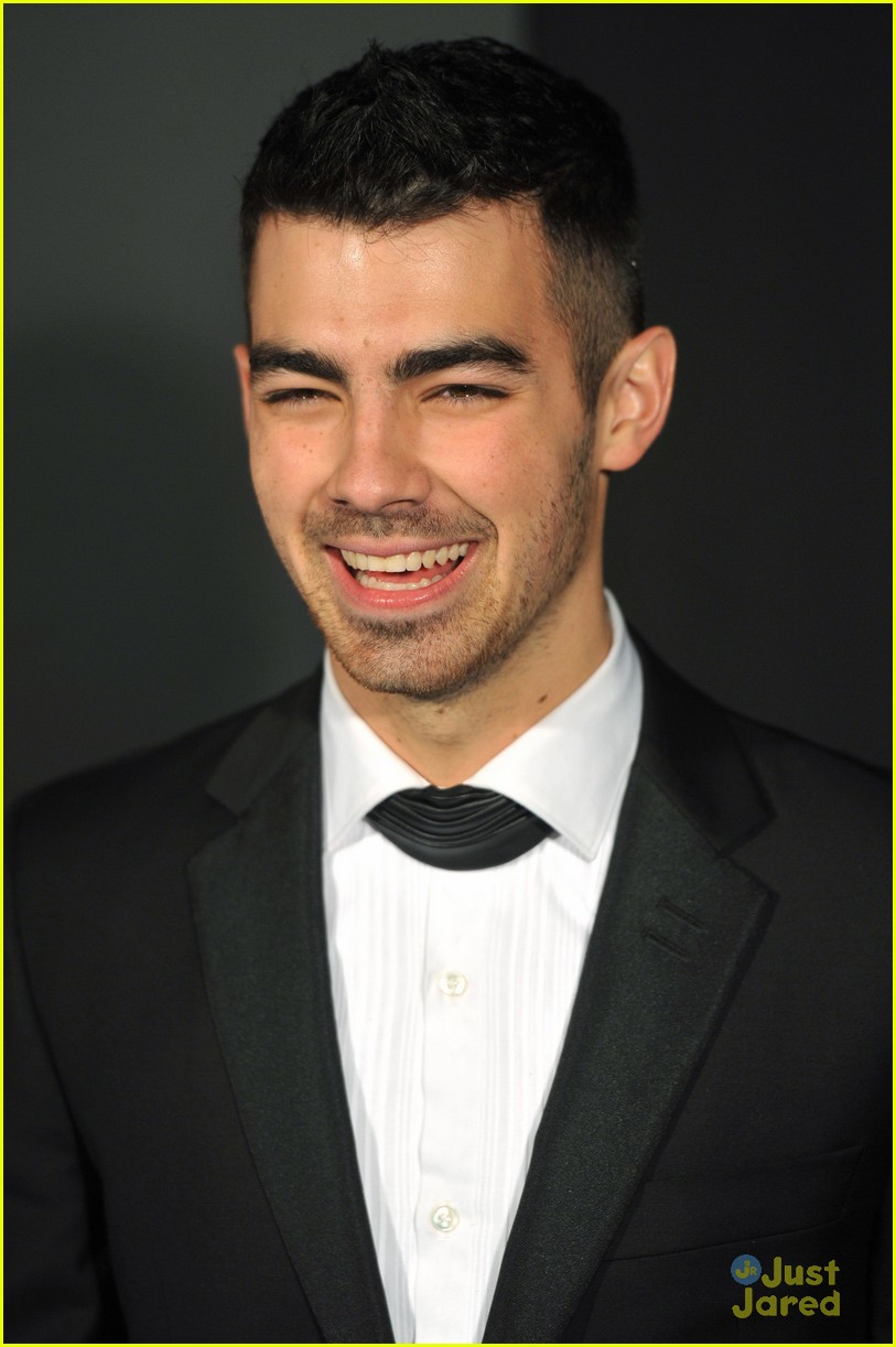Joe Jonas Supports Elton John AIDS Foundation | Photo 444929 - Photo ...