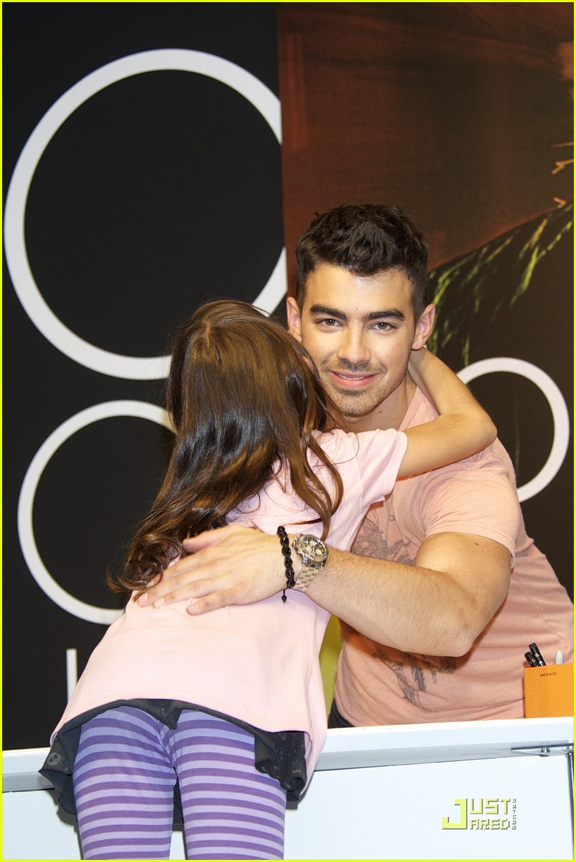 Joe Jonas: Madrid Man! | Photo 442228 - Photo Gallery | Just Jared Jr.