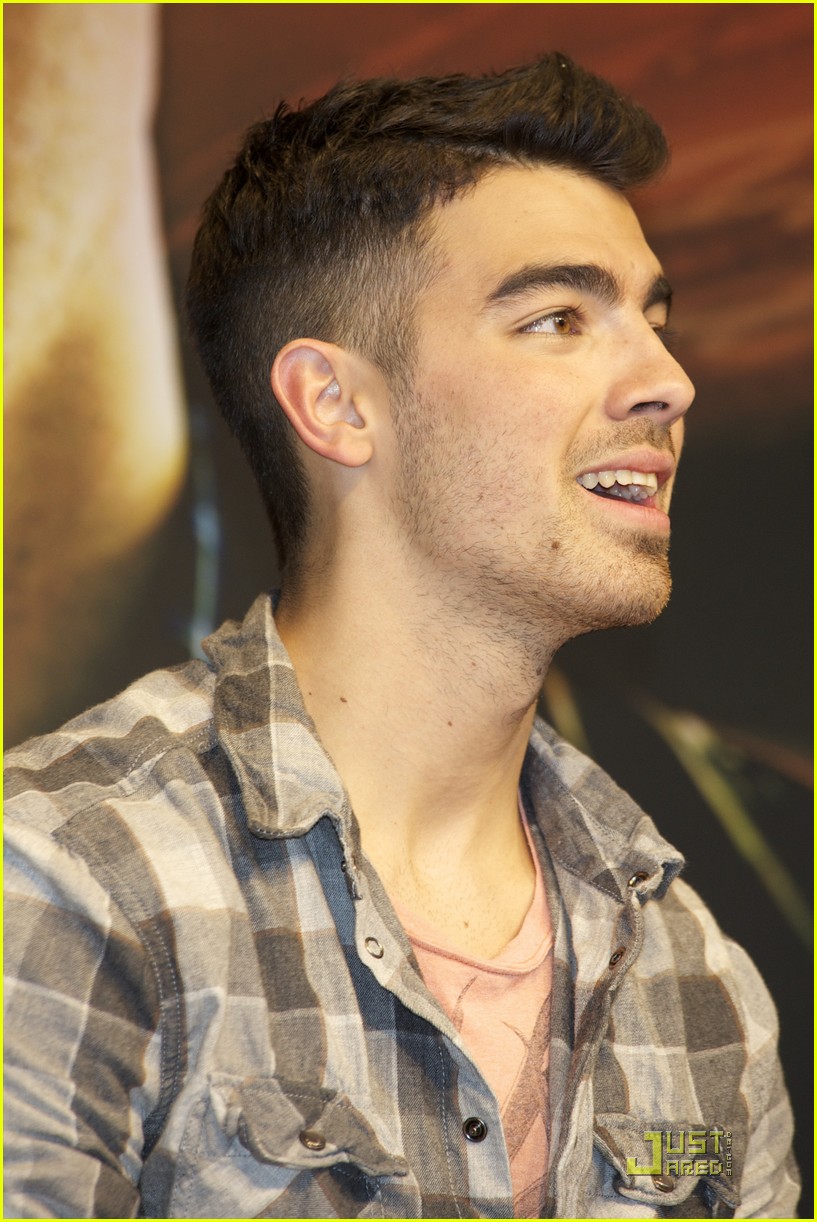 Joe Jonas: Madrid Man! | Photo 442239 - Photo Gallery | Just Jared Jr.