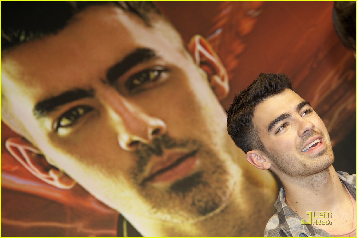 Joe Jonas: Madrid Man! | Photo 442241 - Photo Gallery | Just Jared Jr.