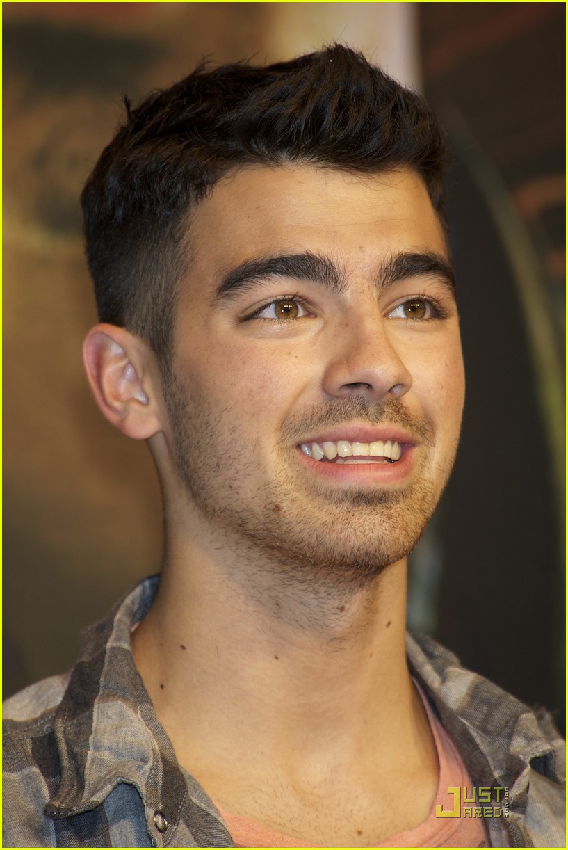Joe Jonas: Madrid Man! | Photo 442245 - Photo Gallery | Just Jared Jr.