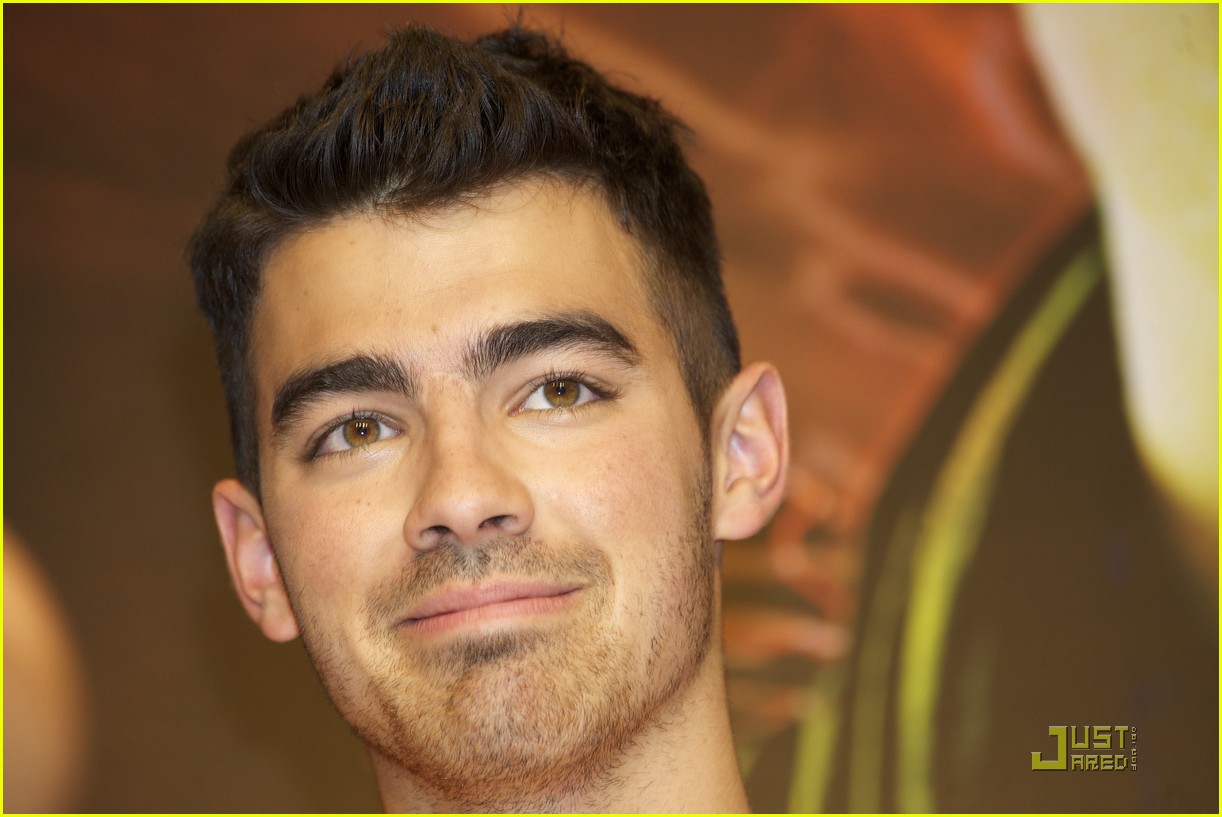 Joe Jonas: Madrid Man! | Photo 442251 - Photo Gallery | Just Jared Jr.