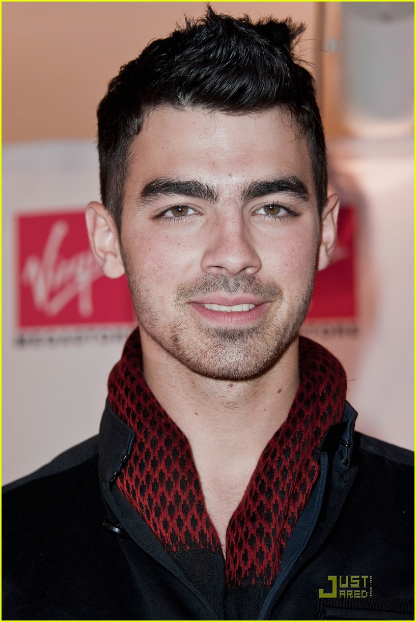 Joe Jonas: 'Fastlife' Meet & Greet in Paris | Photo 443355 - Photo ...