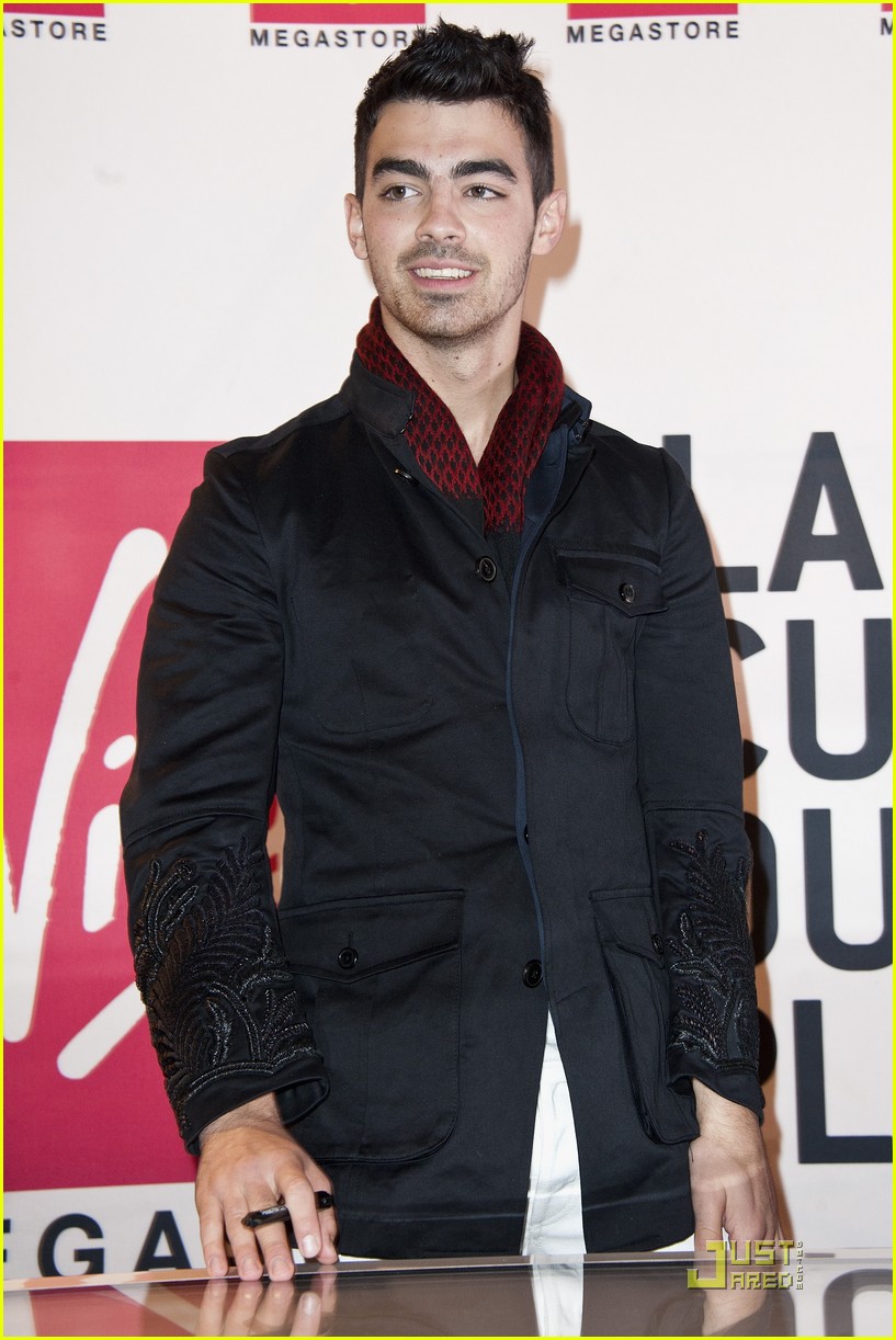 Joe Jonas: 'Fastlife' Meet & Greet in Paris | Photo 443357 - Photo ...