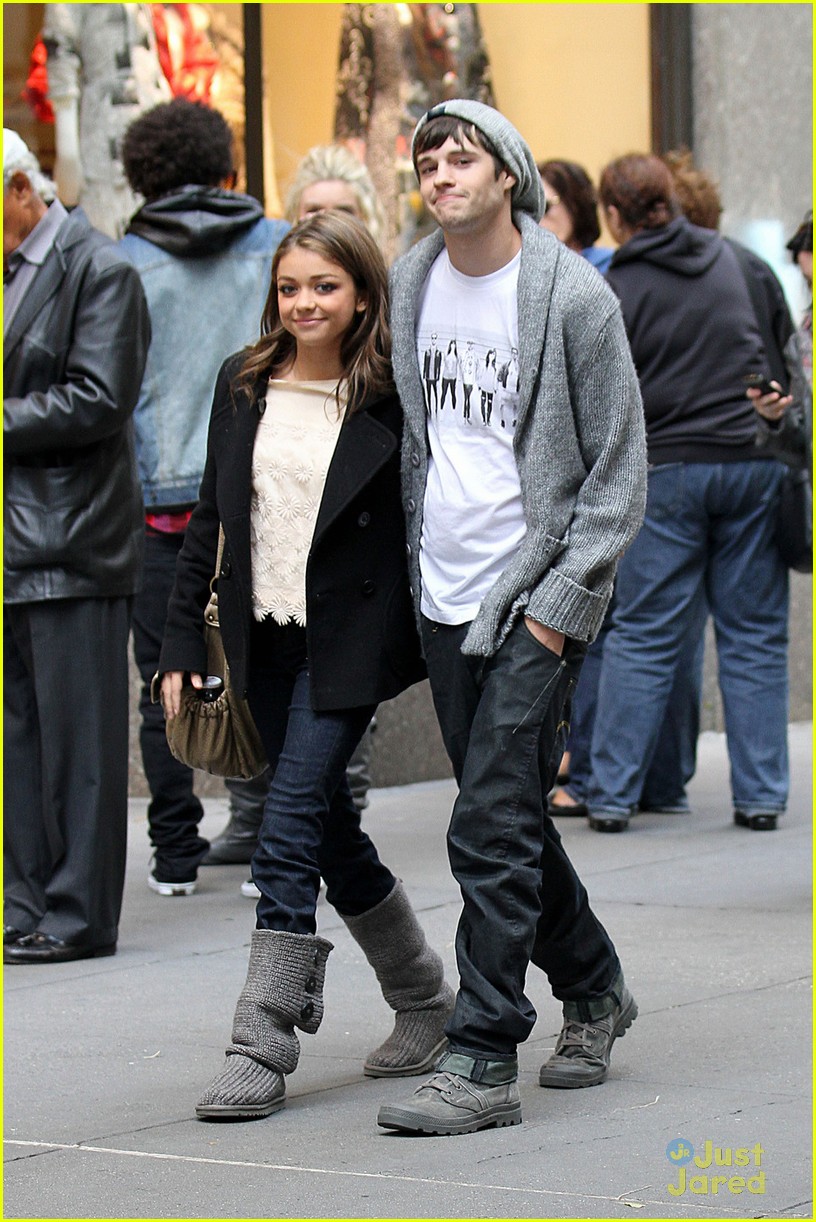 Sarah Hyland & Matt Prokop: NYC Stroll Sweeties | Photo 443559 - Photo ...