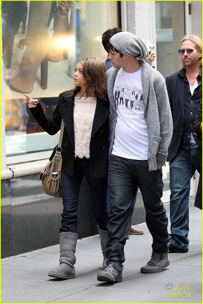 Sarah Hyland & Matt Prokop: NYC Stroll Sweeties | Photo 443560 - Photo ...