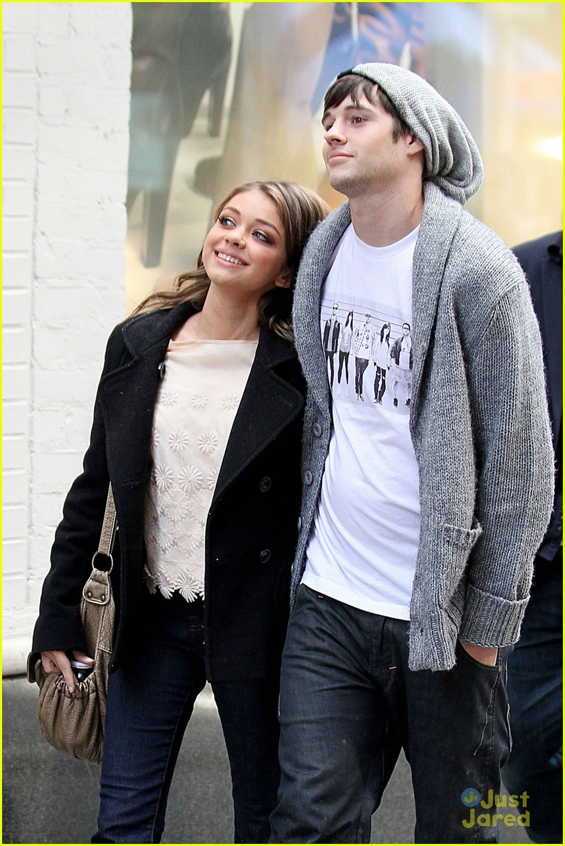 Sarah Hyland & Matt Prokop: NYC Stroll Sweeties | Photo 443561 - Photo ...