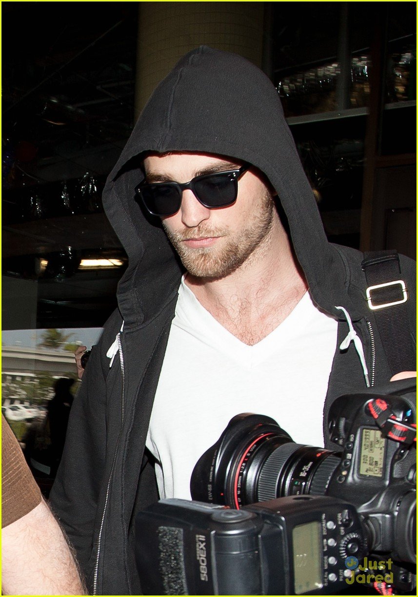 Robert Pattinson: Hoodie For Halloween | Photo 445128 - Photo Gallery ...