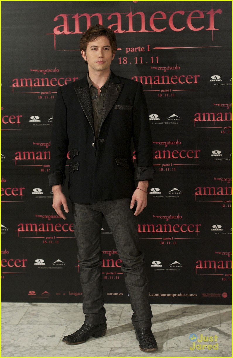 Nikki Reed & Jackson Rathbone: Madrid Mates | Photo 444751 - Photo ...